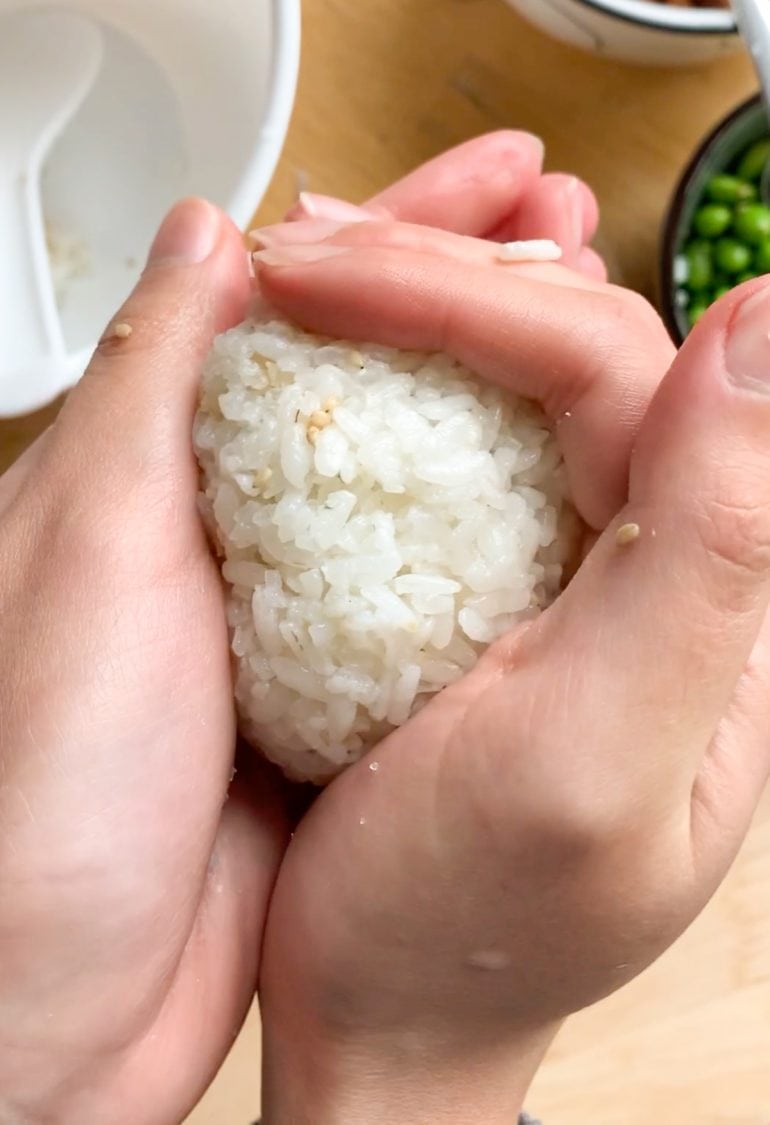 Vegan Onigiri 3 ways (Japanese Rice Balls) - Veggie Anh