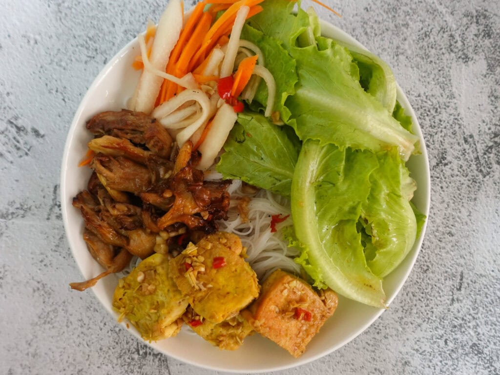 Bun Chay (Vietnamese Noodle Salad) - Veggie Anh